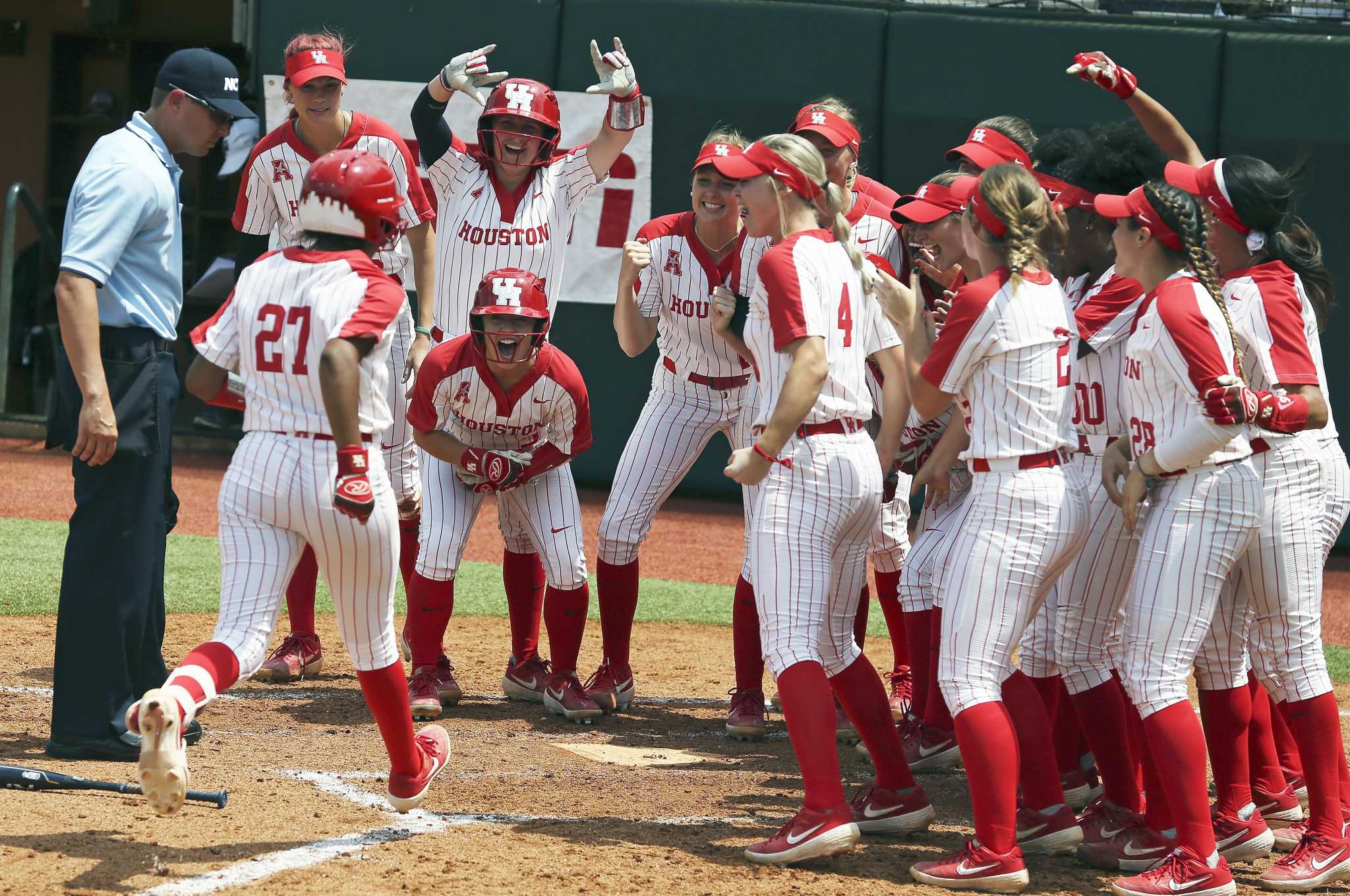 Arielle James’ 3-run shot propels Houston past Texas A&M in Austin Regional