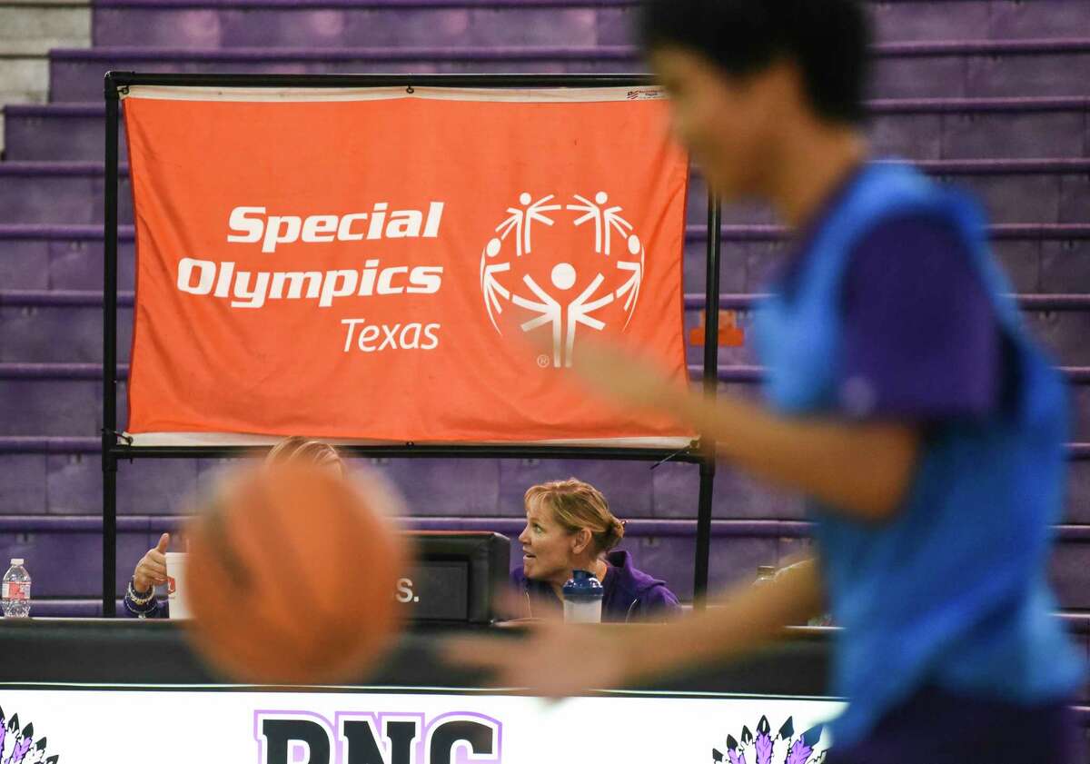 Special Olympic athletes shine in basketball tournament