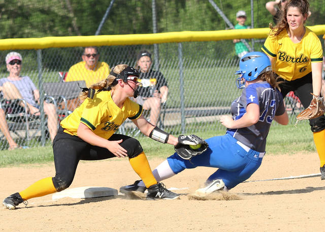 PREP SOFTBALL: No rout repeat, but Piasa Birds beat Marquette for ...