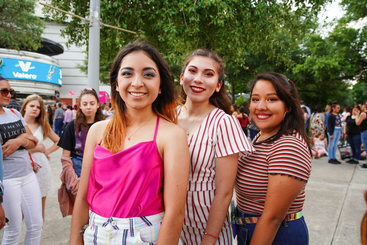 Photos: Ariana Grande gave fans a taste during her "Sweetener World ...