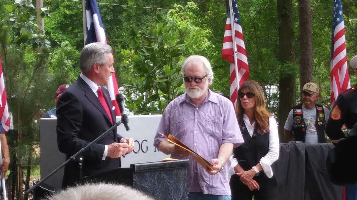 Statues unveiled in northwest Houston honor military service dogs