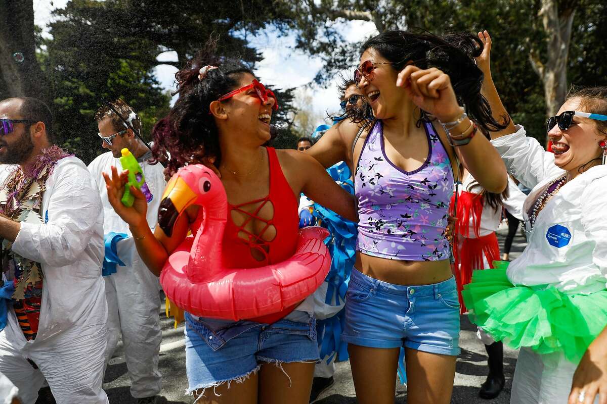 Bay to Breakers footrace gets wet and wild on San Francisco streets