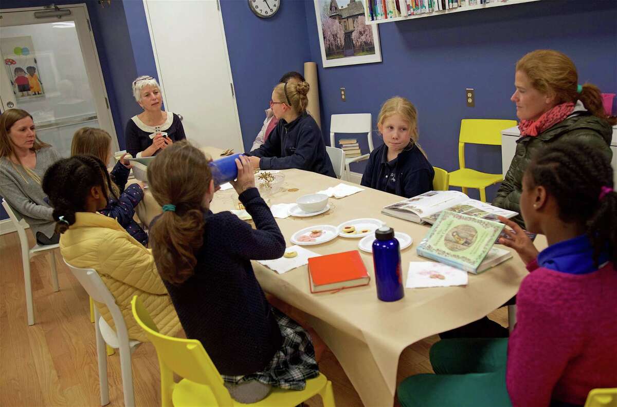 Moms, daughters celebrate love of reading