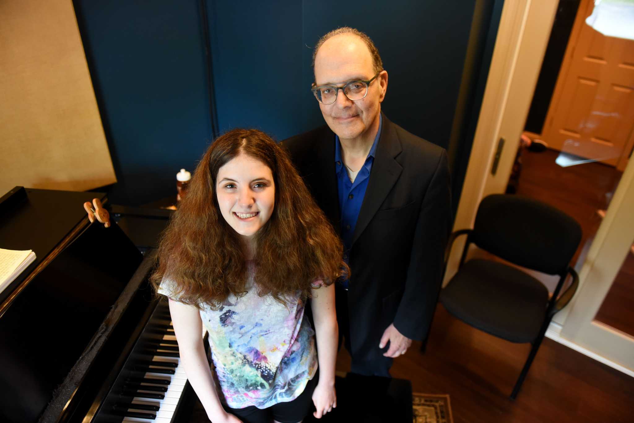 'Idol' finalist Madison VanDenburg boosts local music school