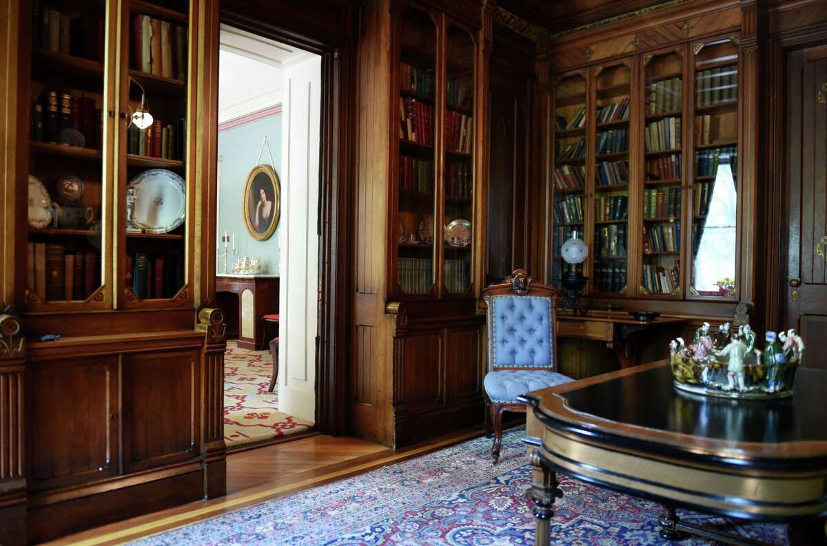 College presidents' homes combine work, domestic life