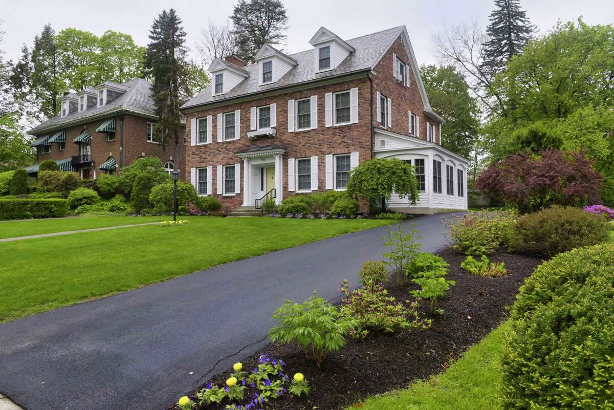 College presidents' homes combine work, domestic life