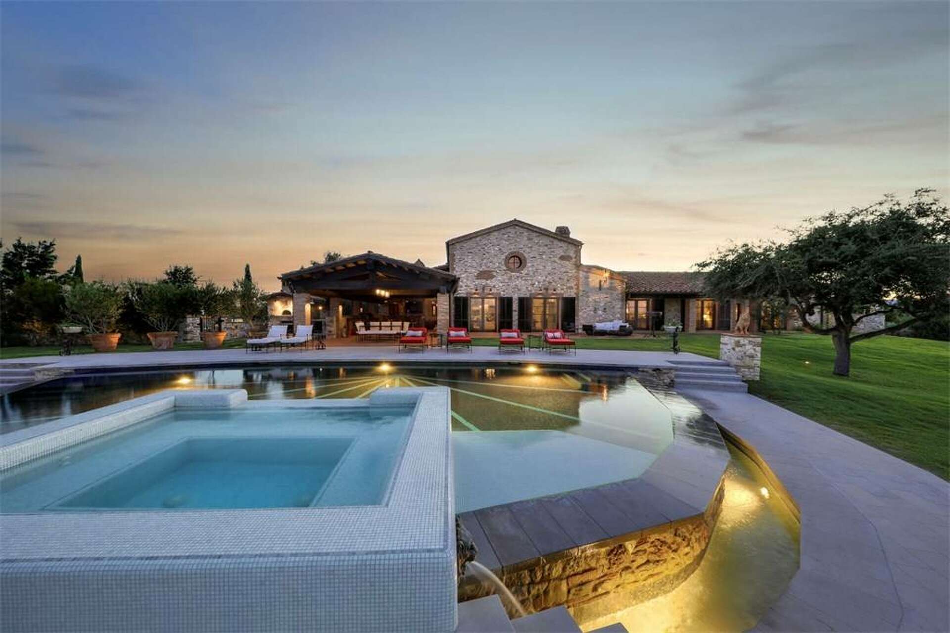Luxurious million-dollar homes listed for sale in San Antonio
