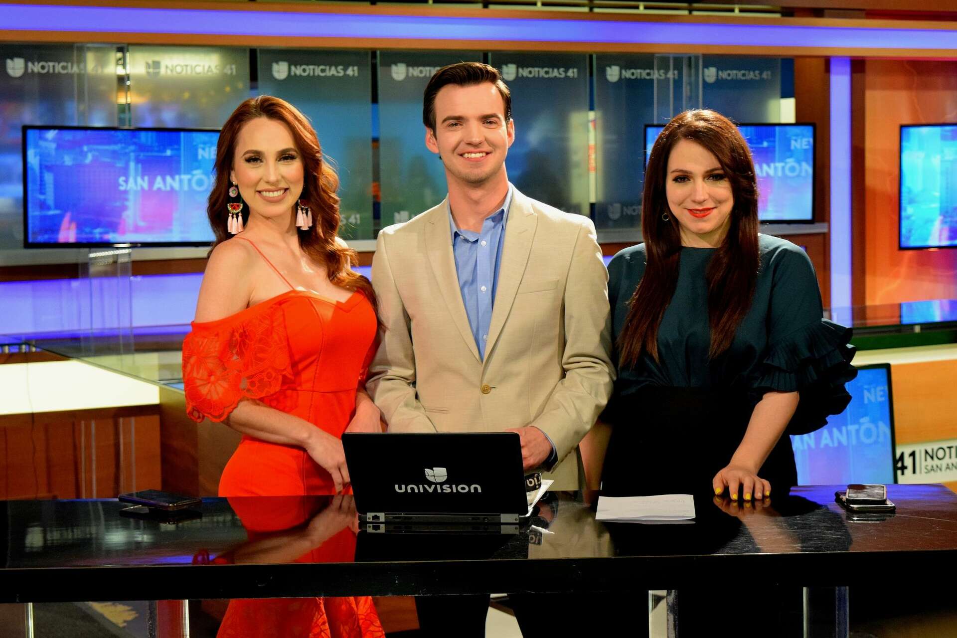 San Antonio Univision weather anchor leaves TV for career as a social ... San Antonio Univision weather anchor leaves TV for career as a social ...