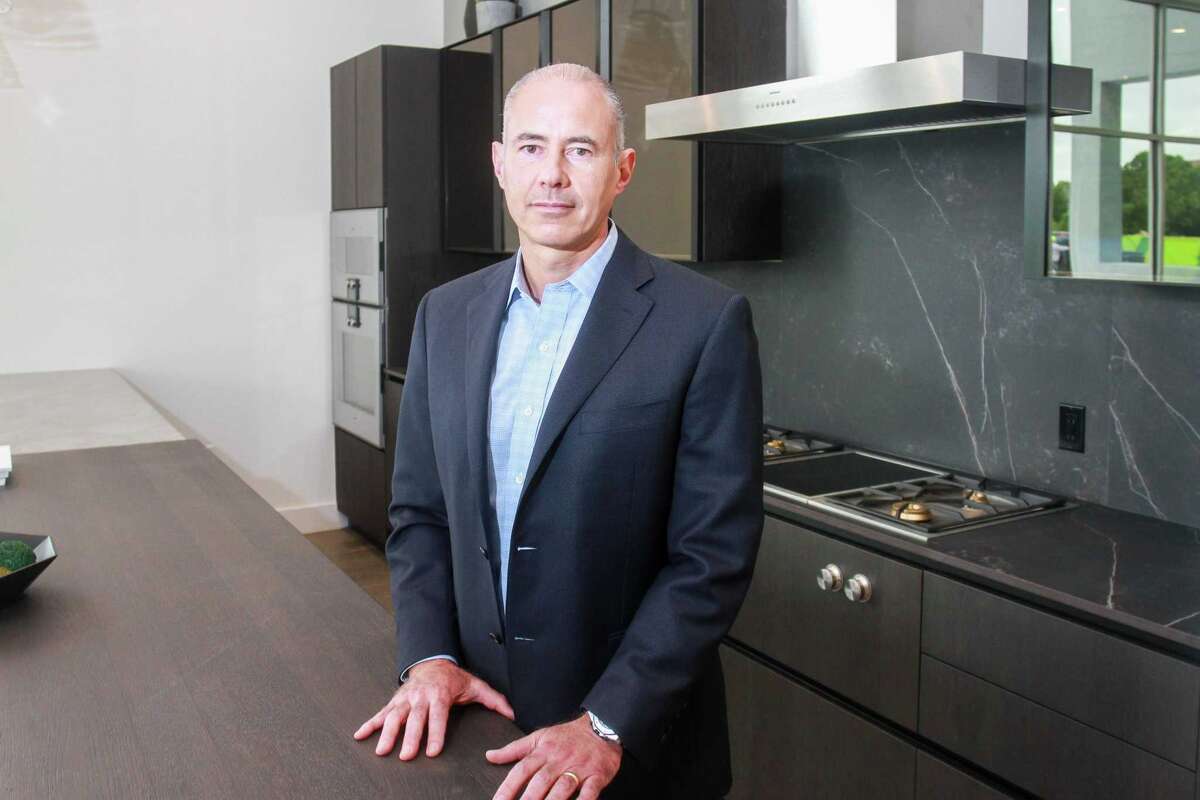 Developer seeks to make up for ‘Where?’ with ‘Wow’