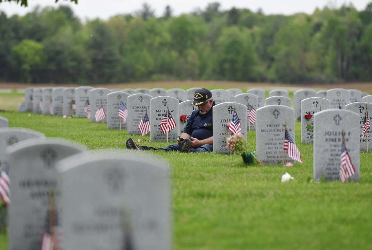 Photos: Memorial Day at cemetery