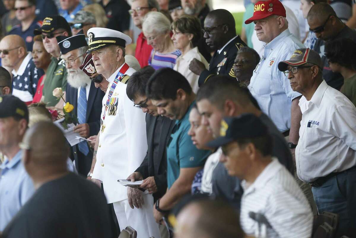 Houstonians pay tribute to fallen heroes on Memorial Day at Houston VA ...