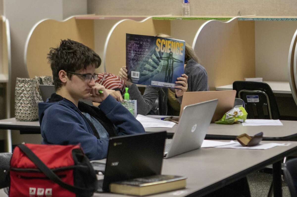 iSchool High lets students earn diploma, associates degree together