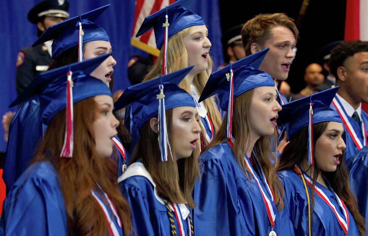 Oak Ridge salutes graduates, retiring principal at commencement