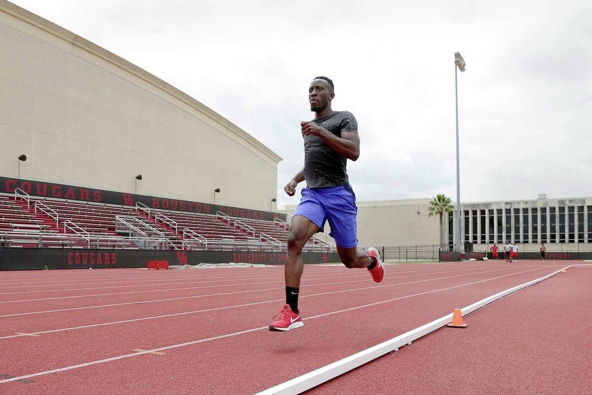 For UH track, a heartbreaking handoff but hope of a team title