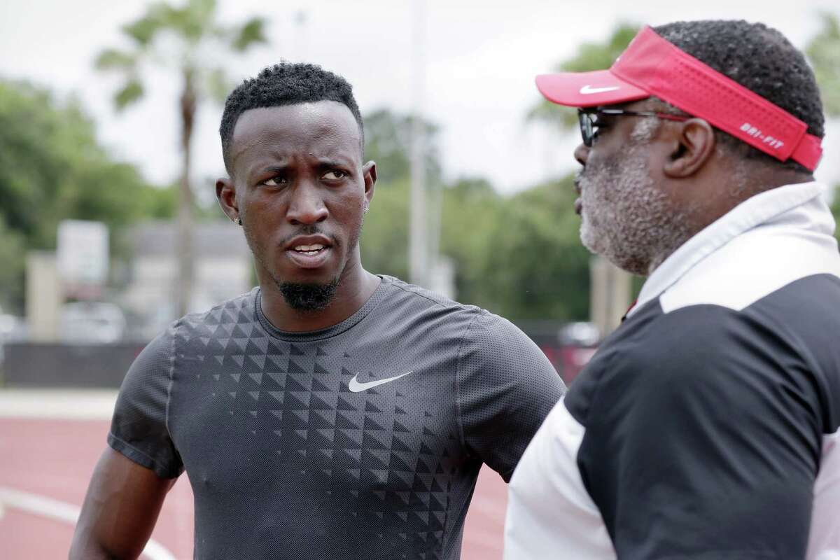 For UH track, a heartbreaking handoff but hope of a team title