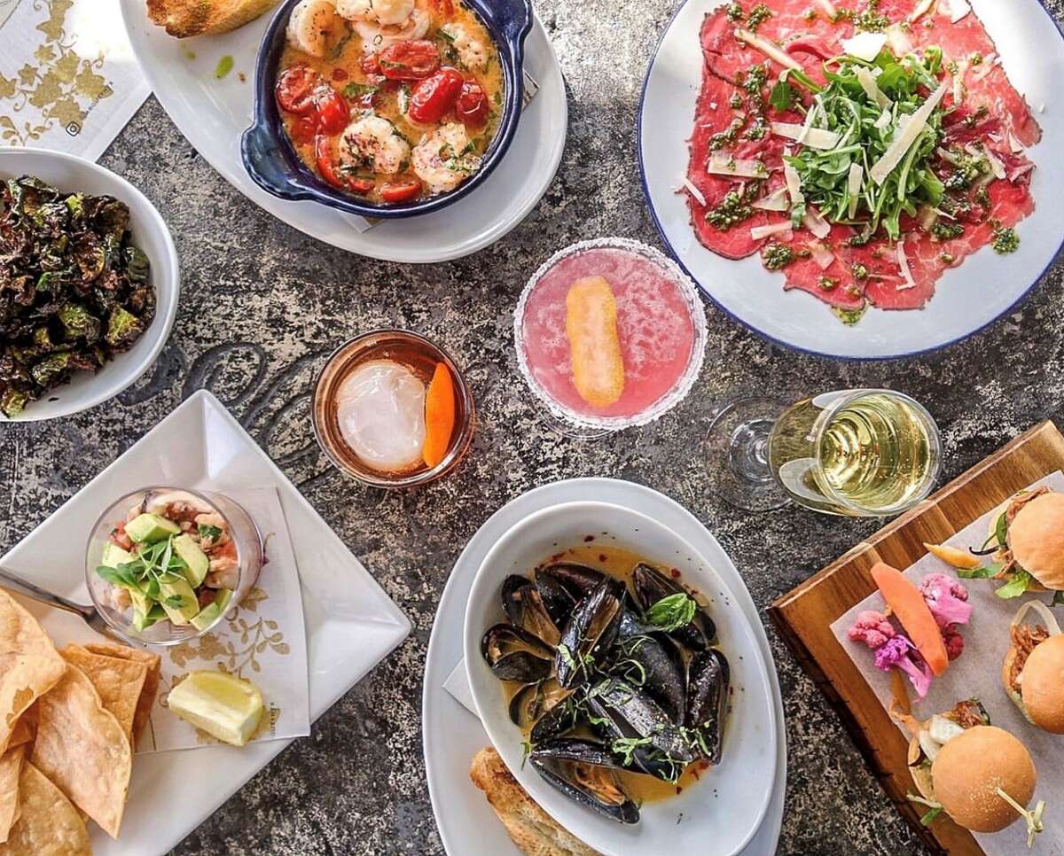 Houston's 18 best happy hour deals to check out right now