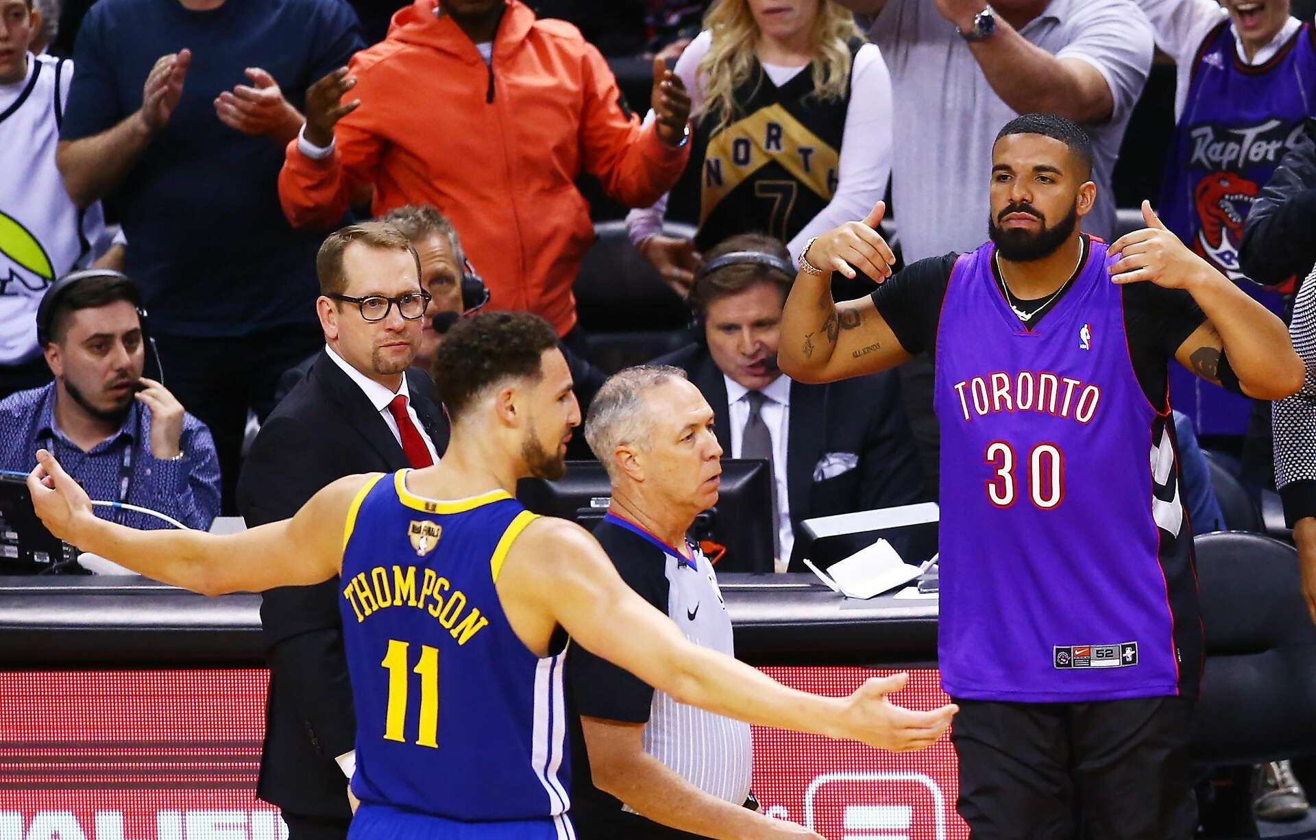 Warriors fans use Drake's lyrics against him on Toronto billboard