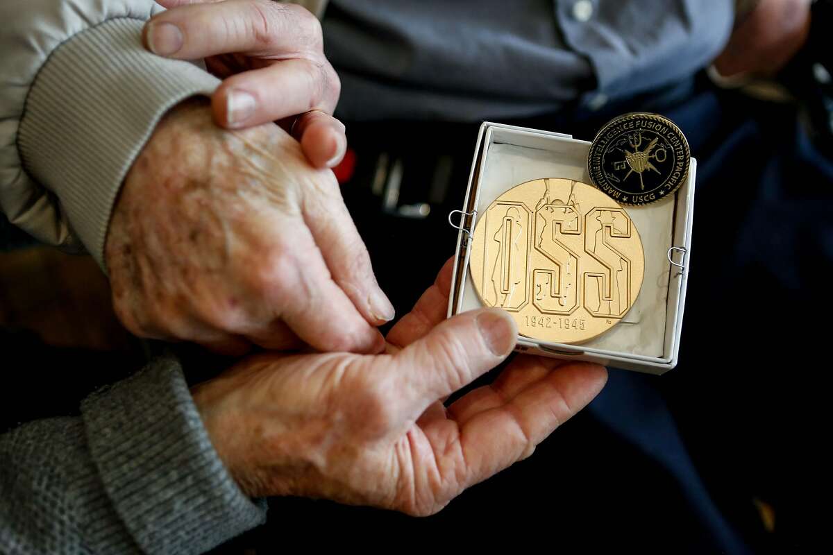 98-year-old WWII vet gets Congressional Gold Medal for service as a spy