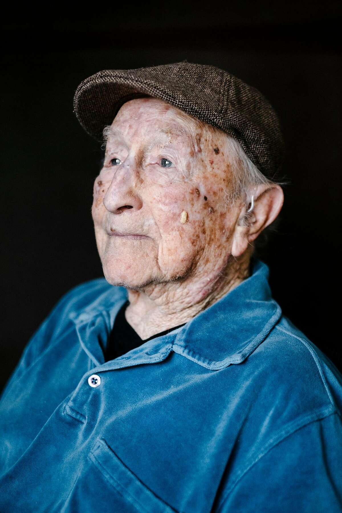 98-year-old WWII vet gets Congressional Gold Medal for service as a spy