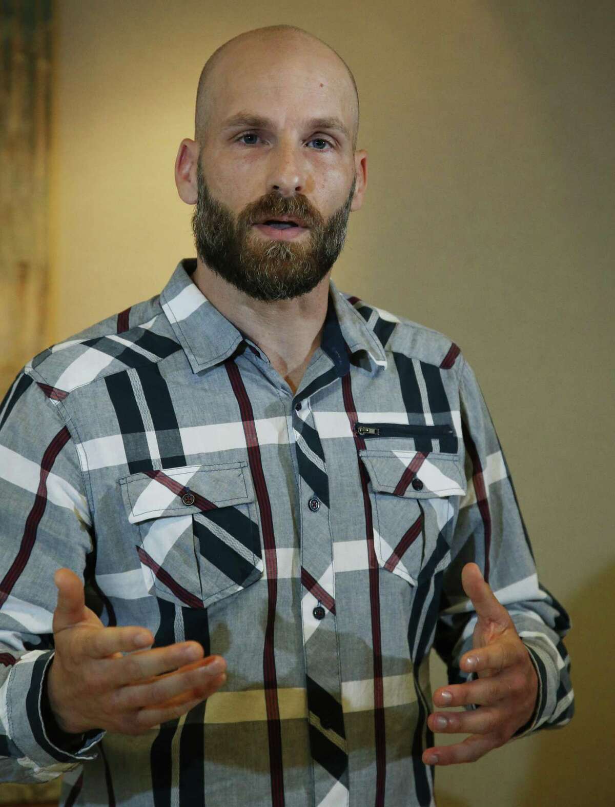 Pardoning war crimes does not honor those who serve