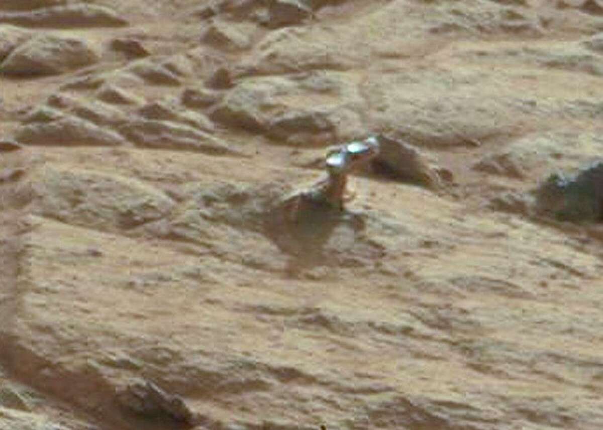 Space Crab Mars Object In Nasa Pics Totally Thrills Red Planet Fans