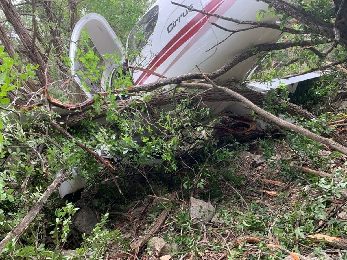 Single-engine plane crash-lands after take off from Bulverde airport