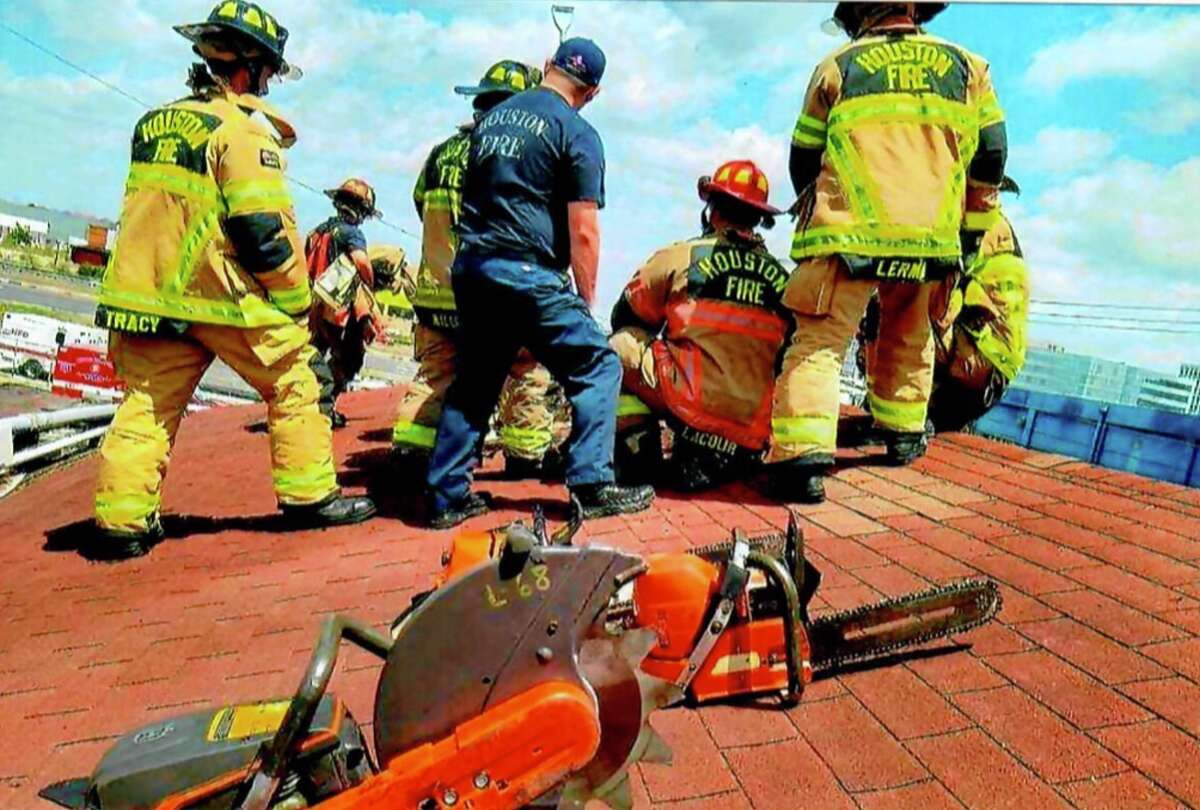 HFD, loved ones return to Southwest Inn fire site to remember fallen ...