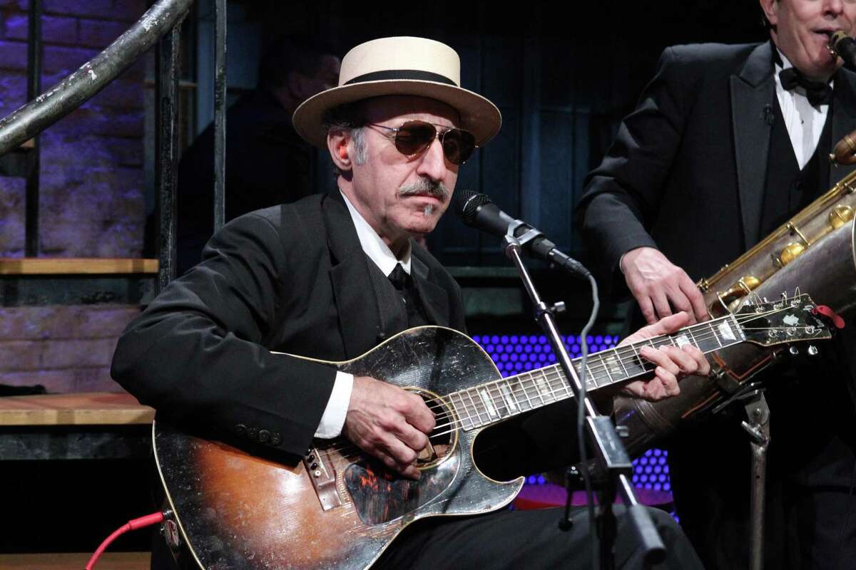 Leon Redbone, idiosyncratic throwback singer, dies
