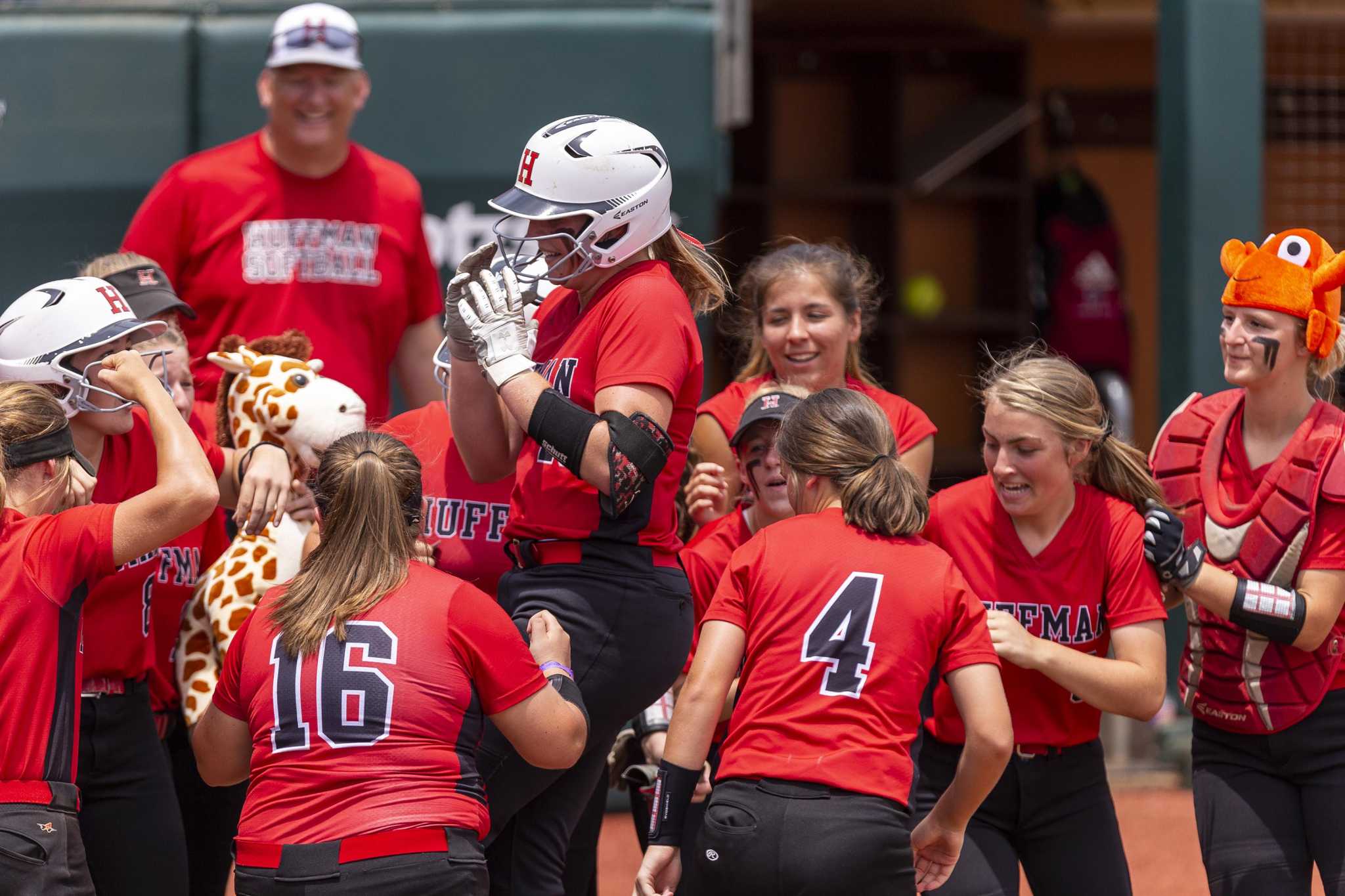 Softball: Defending state champs off to hot start in quest to defend title