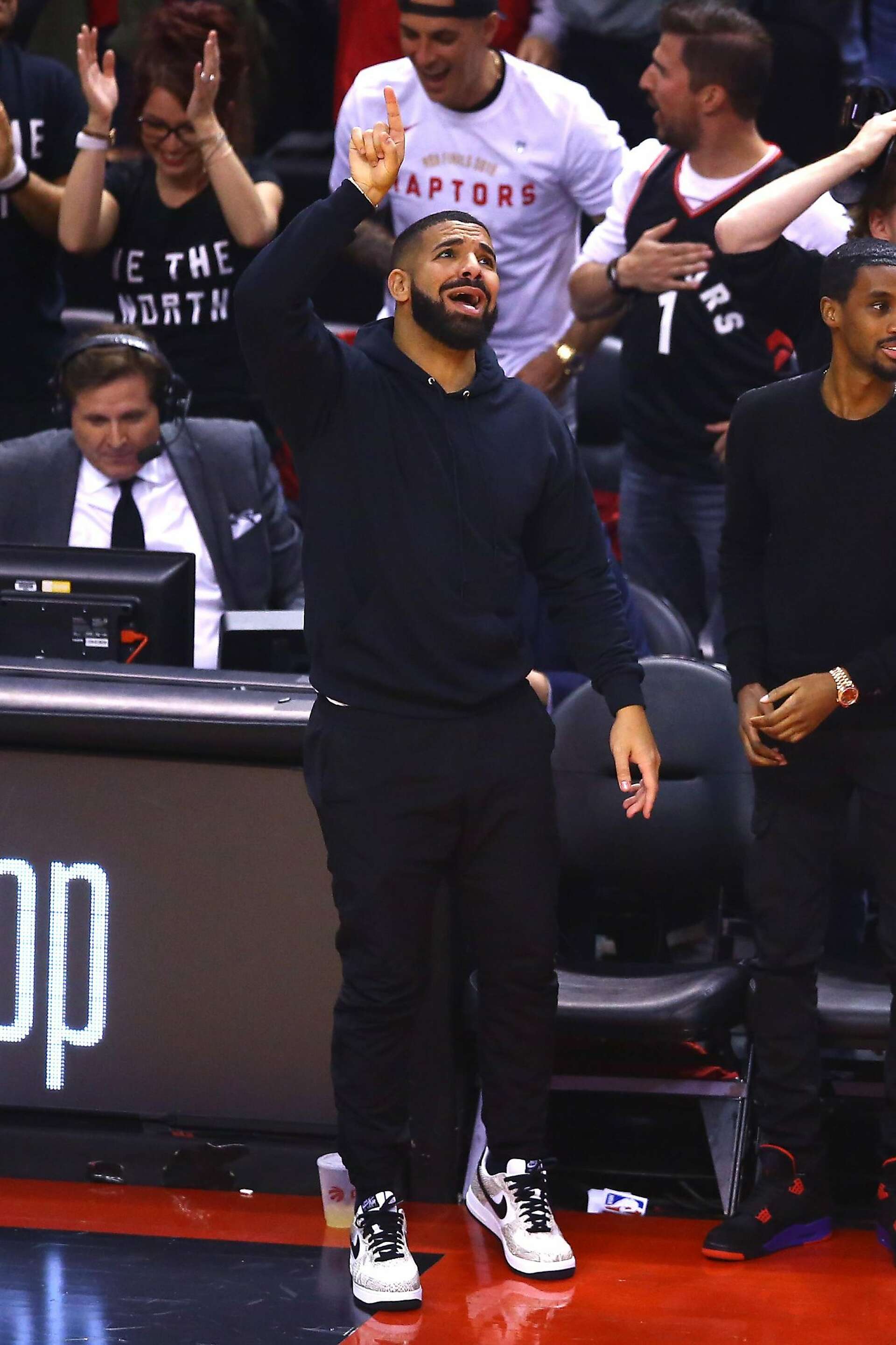 Warriors fans use Drake's lyrics against him on Toronto billboard