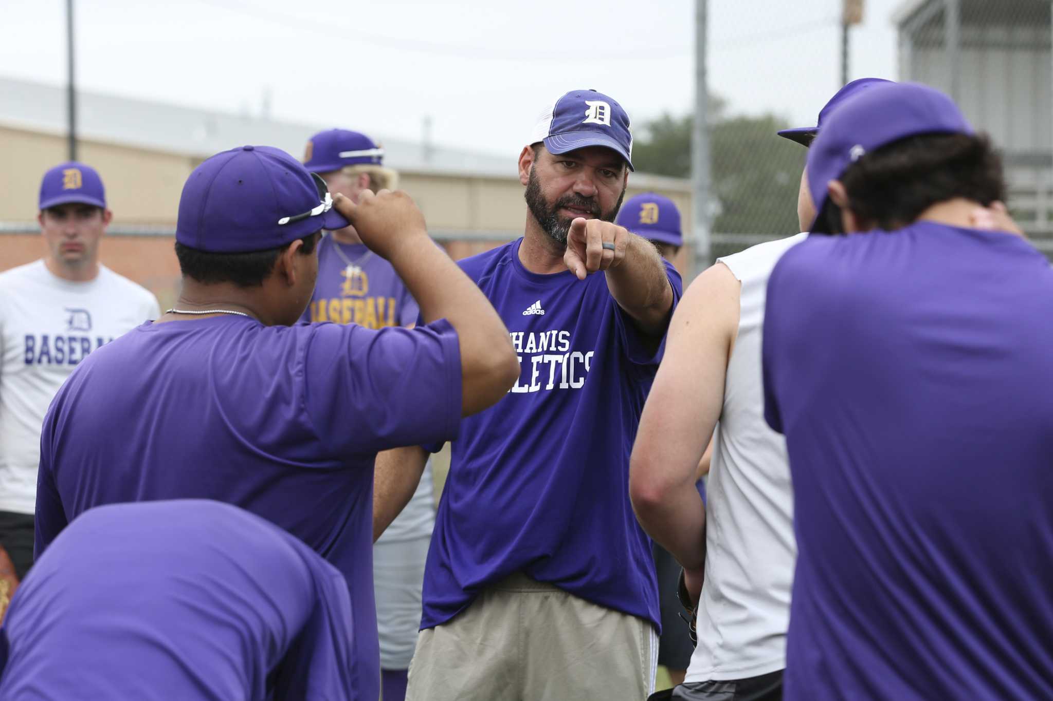 D’Hanis in search of good signs at state