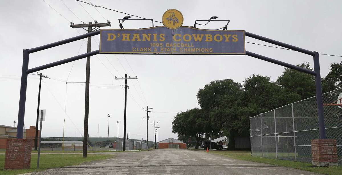 D’Hanis in search of good signs at state