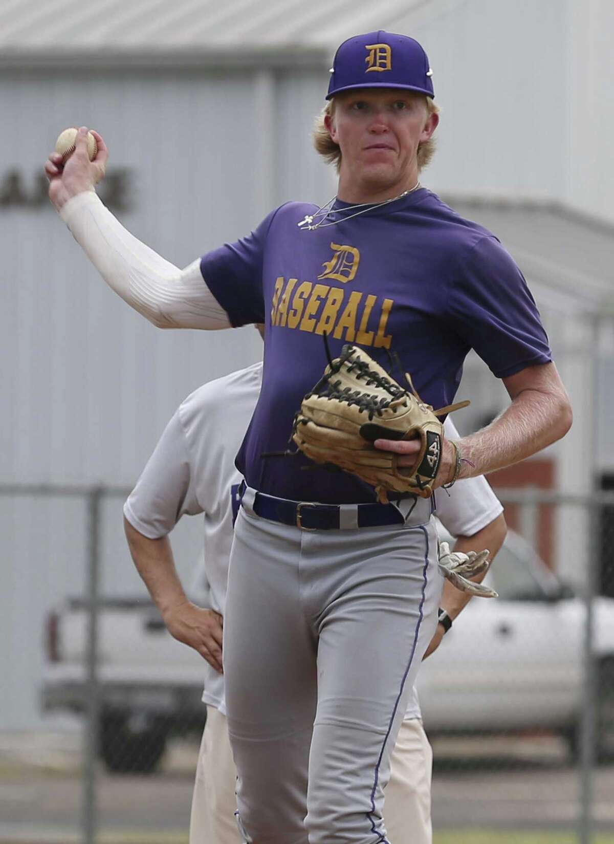 D’Hanis in search of good signs at state