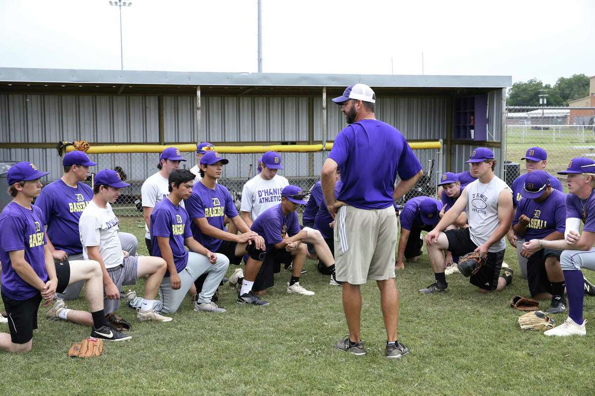 D’Hanis in search of good signs at state