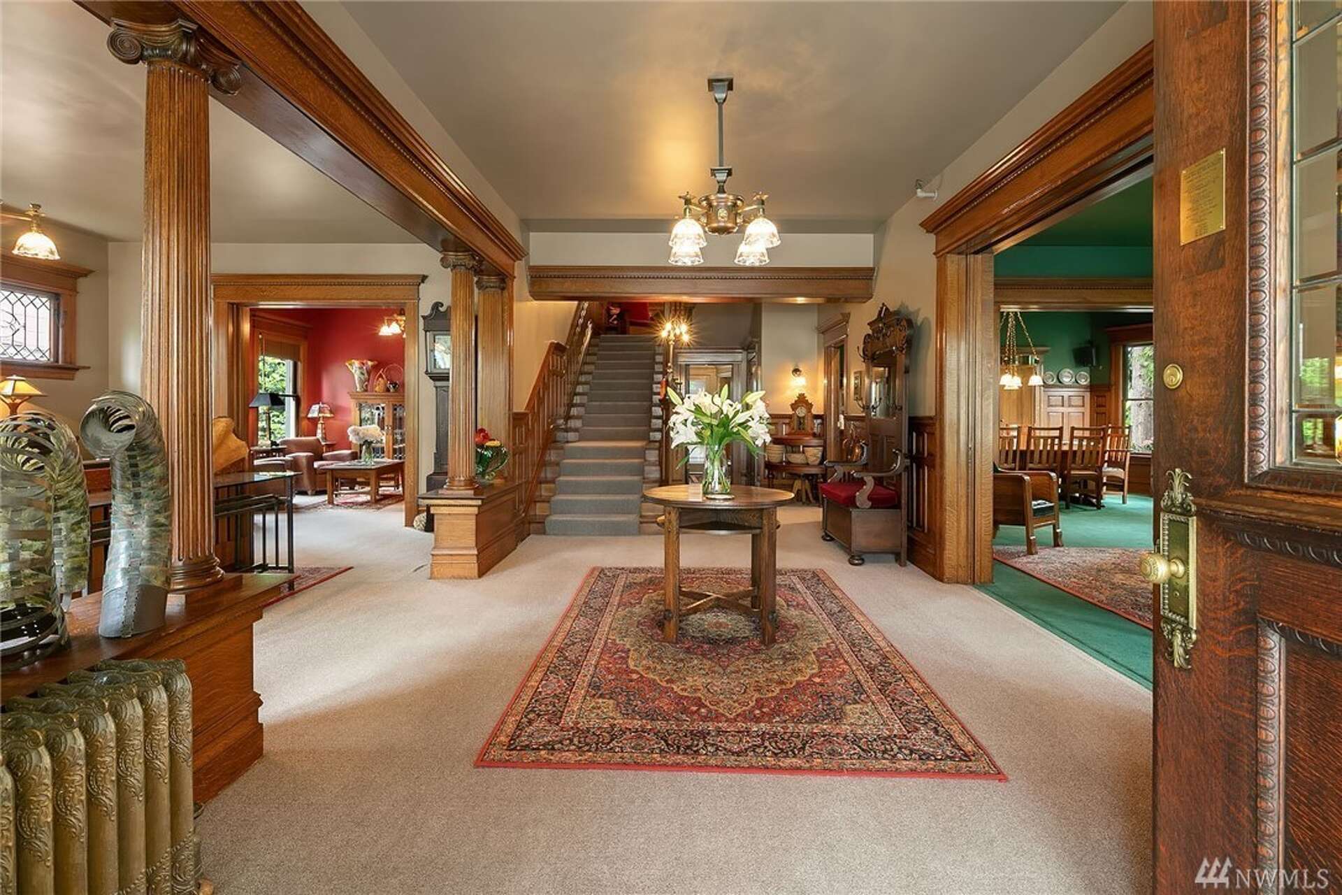 You can now buy Seattle's stunning and iconic Gaslight Inn for $3.5M