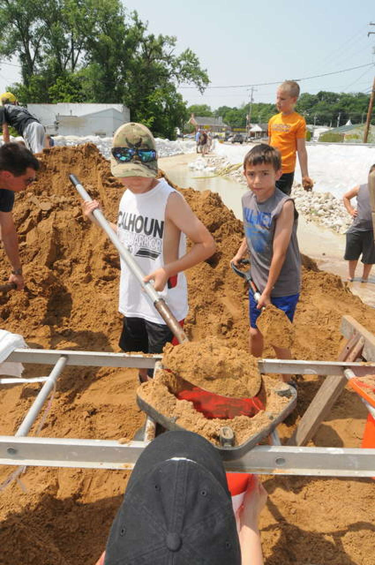 Joe Page Bridge in Hardin closes after Nutwood Levee in Calhoun County ...