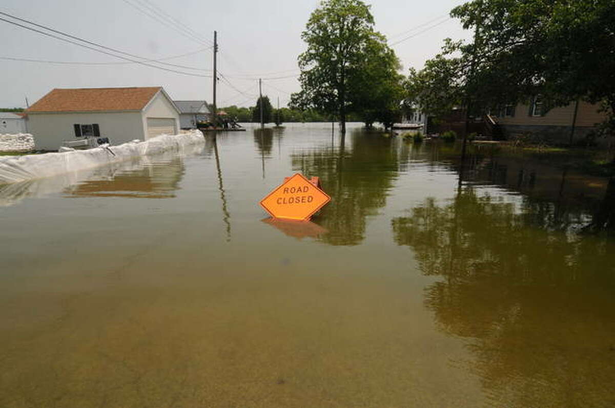 Joe Page Bridge in Hardin closes after Nutwood Levee in Calhoun County ...