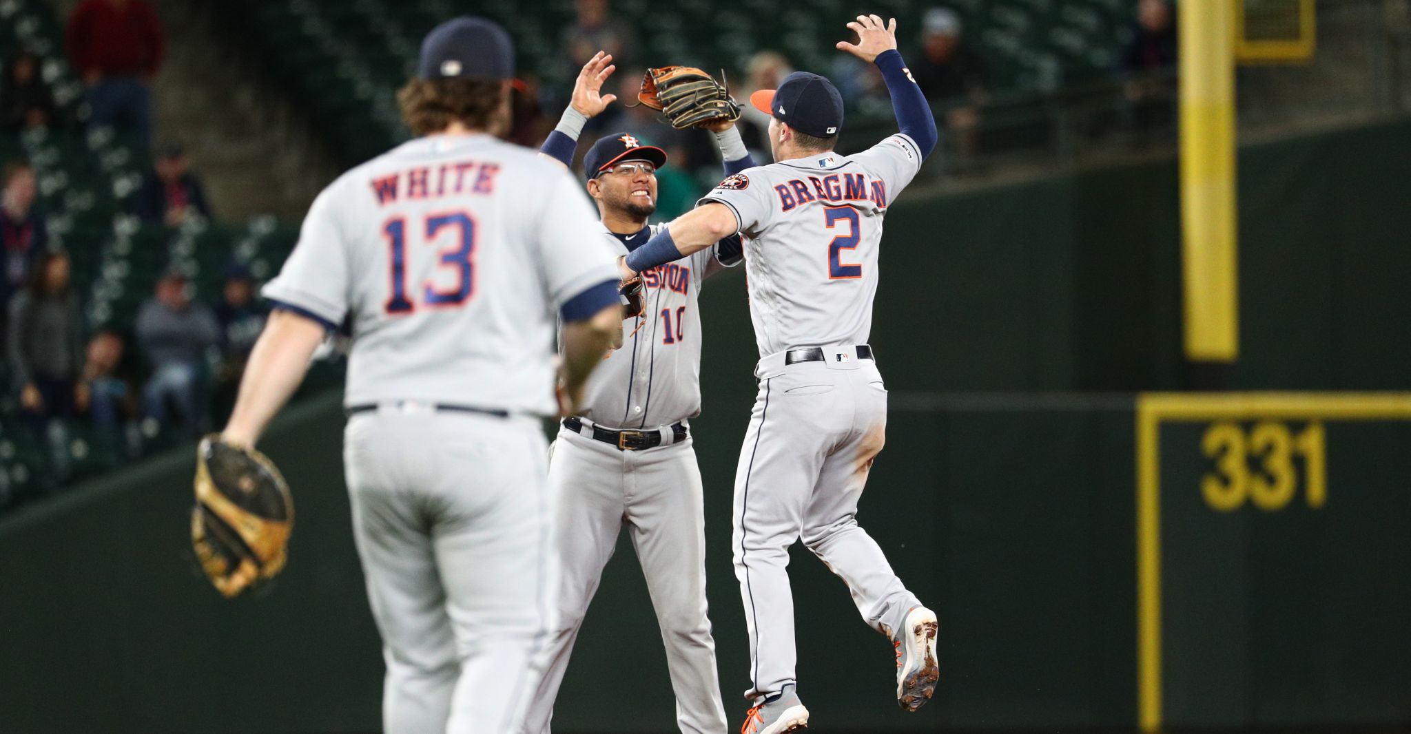 Astros open series with win over sloppy Mariners squad