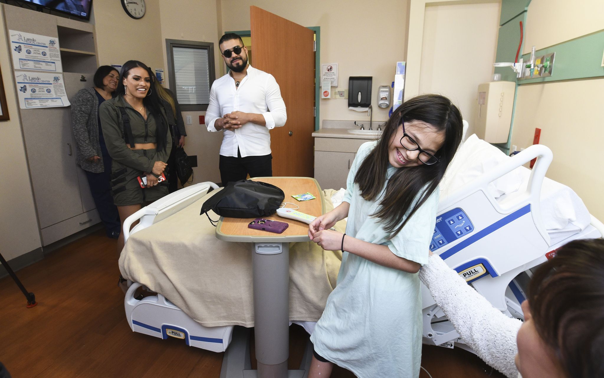 WWE stars Andrade, Zelina Vega visit children at Laredo Medical Center