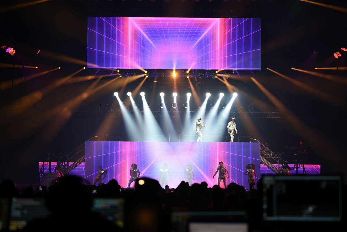 Reggaeton icons Wisin y Yandel take the stage in Laredo