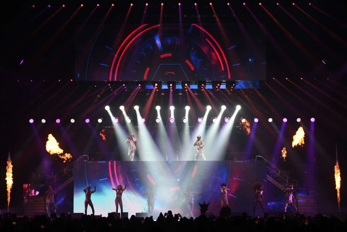 Reggaeton icons Wisin y Yandel take the stage in Laredo