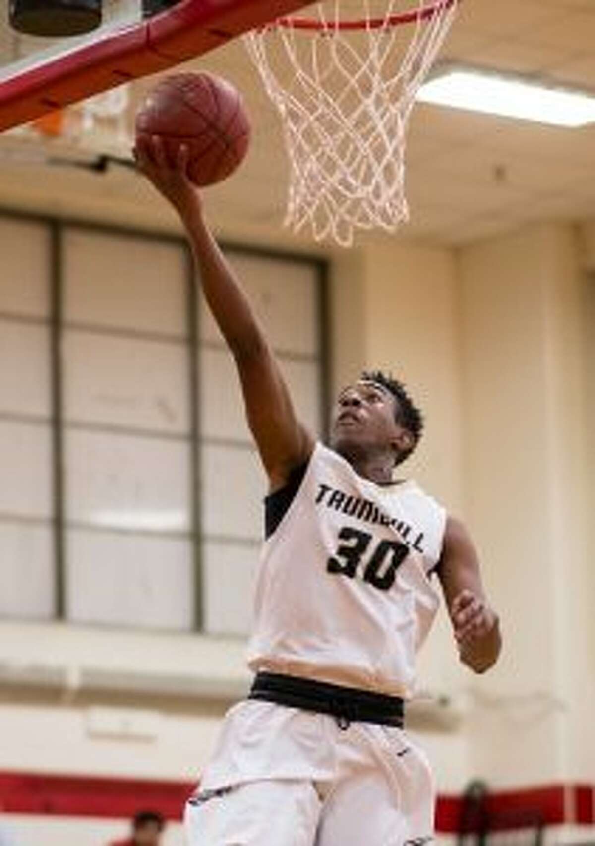 Boys basketball: Trumbull Eagles handle pressure to advance