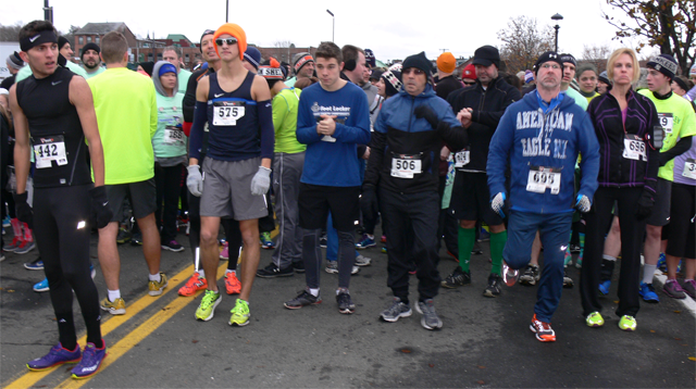 PHOTOS OF COMMODORE HULL ROAD RACE: Runners, runners and runners!