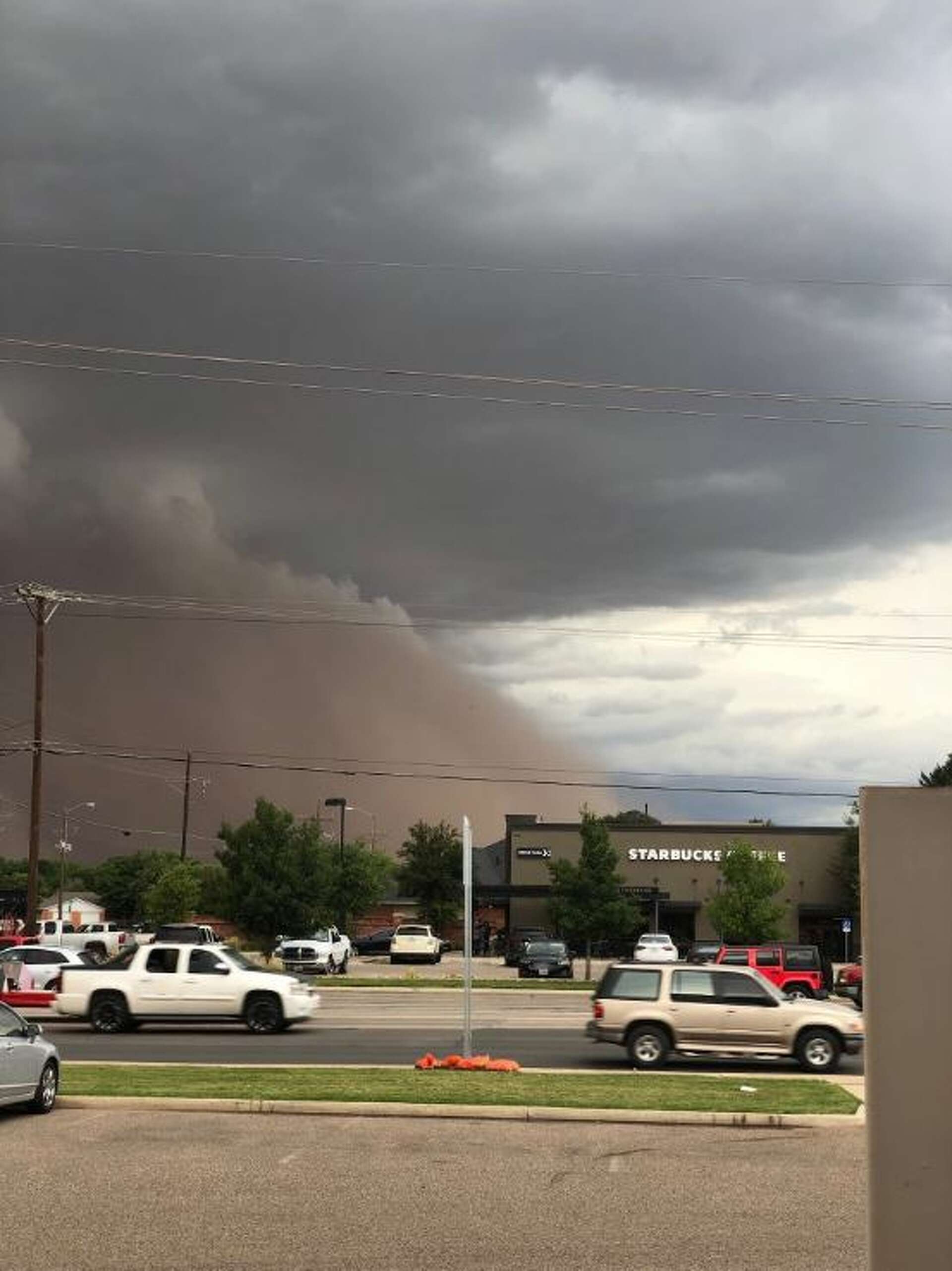 Strong winds kick up dust storm in parts of West Texas