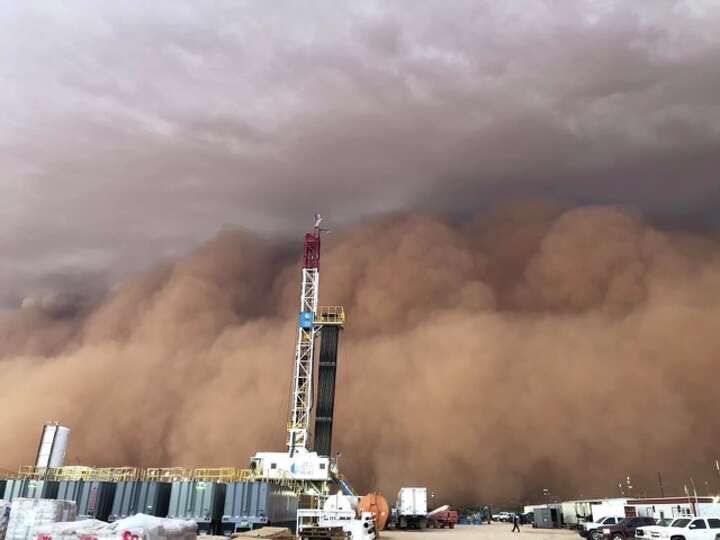 Strong winds kick up dust storm in parts of West Texas