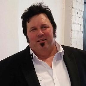 Loving Friends dinner welcome singer Steve Boado