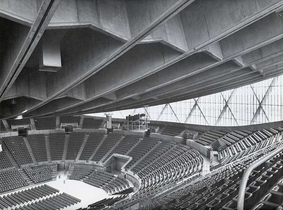 A look at why pro basketball and Oracle Arena were a perfect fit