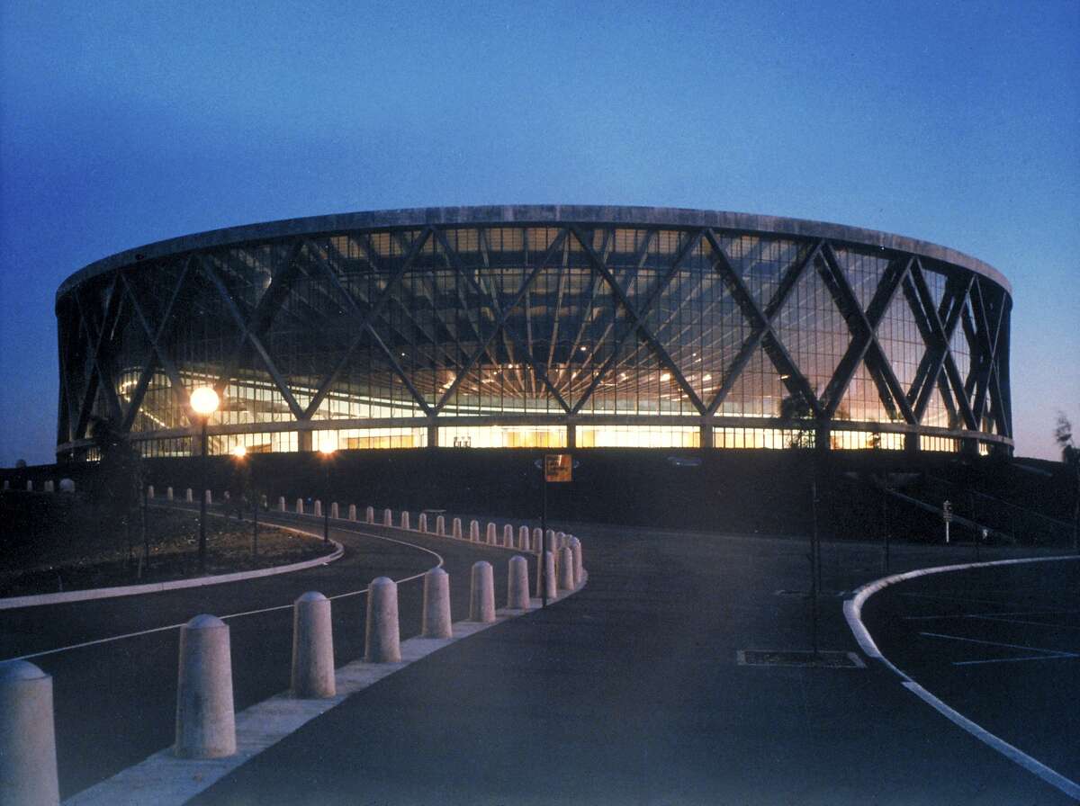 A look at why pro basketball and Oracle Arena were a perfect fit