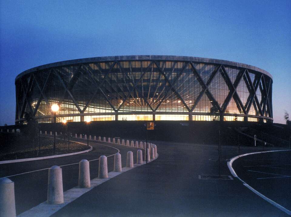 A look at why pro basketball and Oracle Arena were a perfect fit