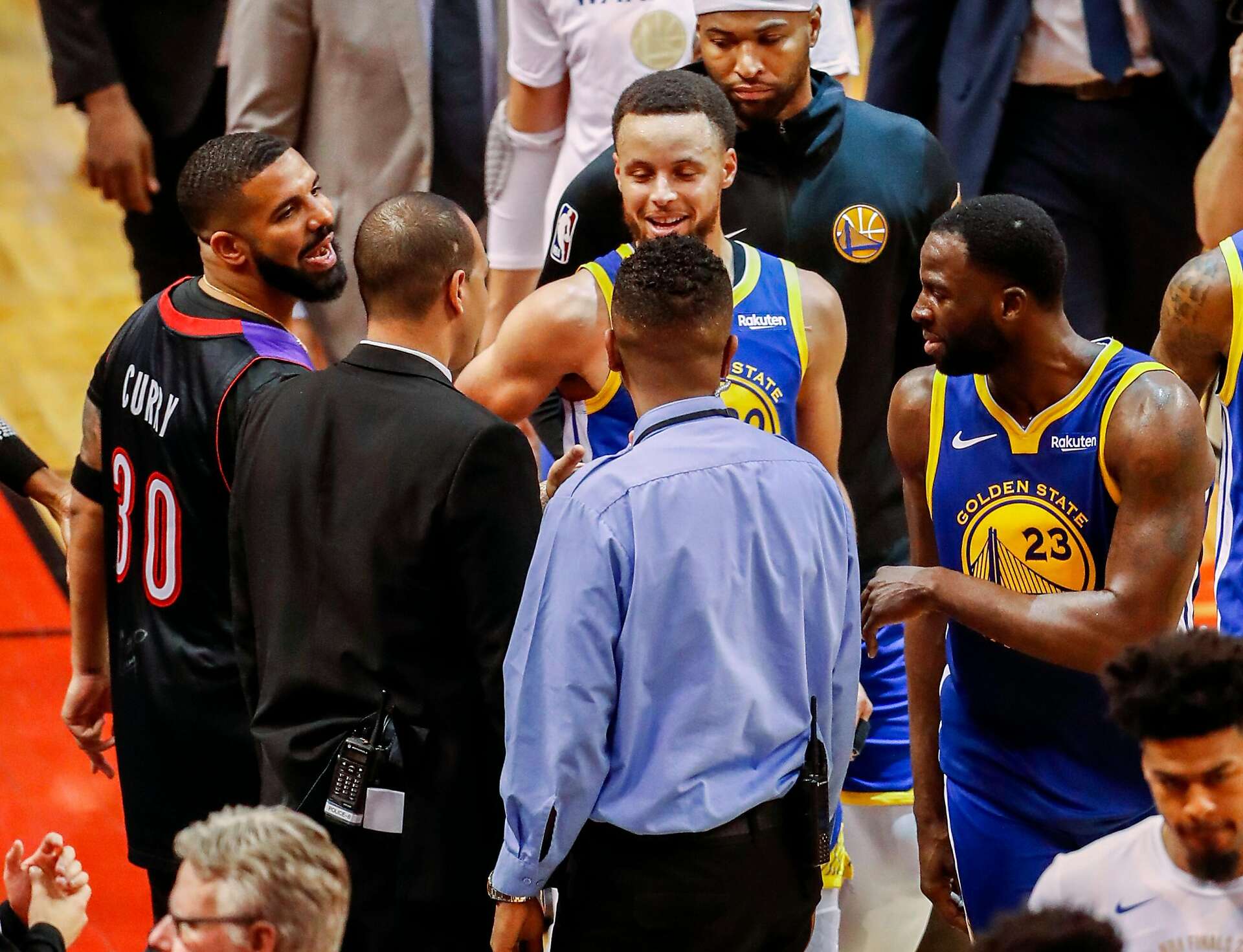 Warriors fans use Drake's lyrics against him on Toronto billboard